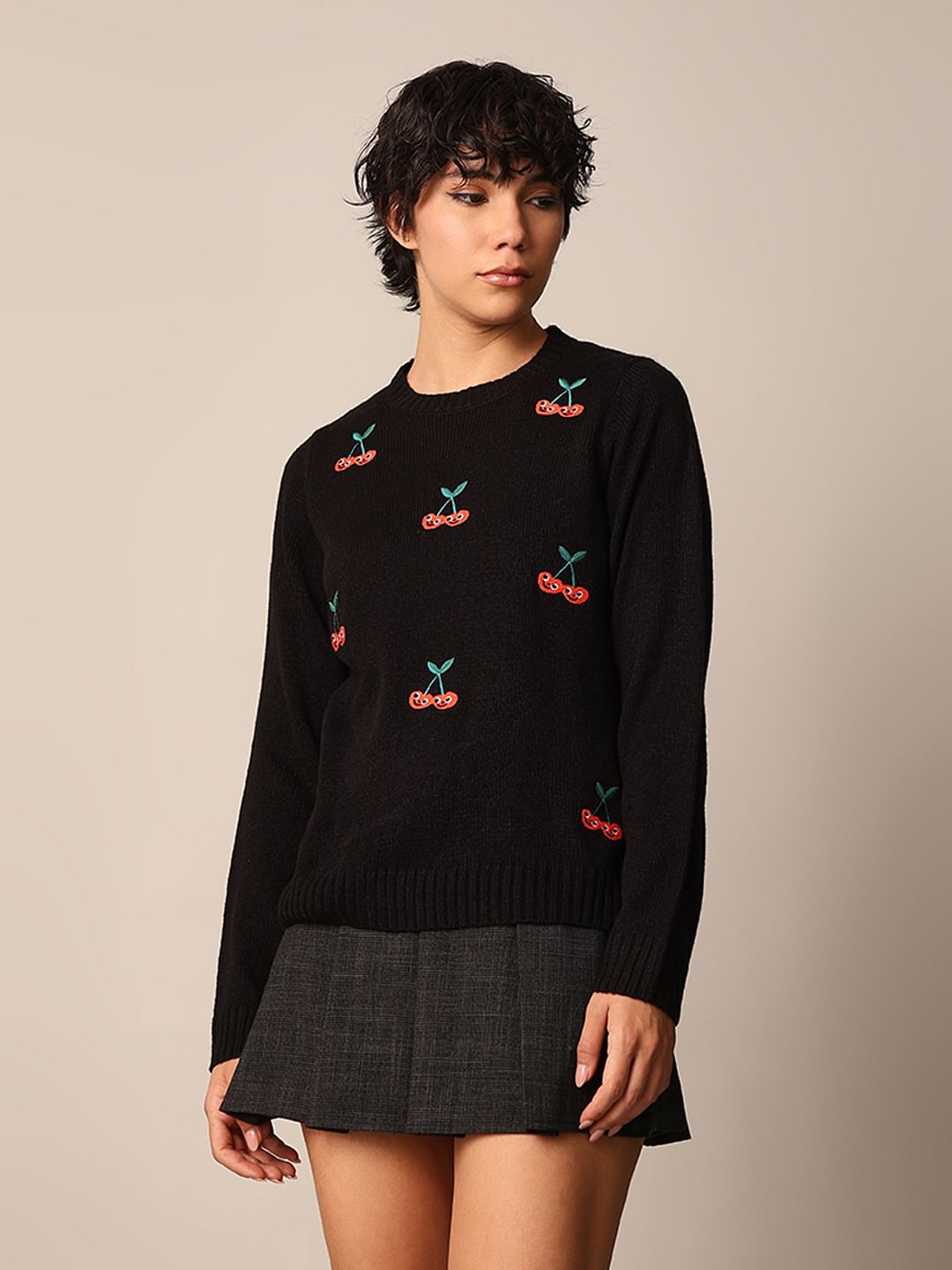 BLACK CHERRY EMBROIDERED PULLOVER
